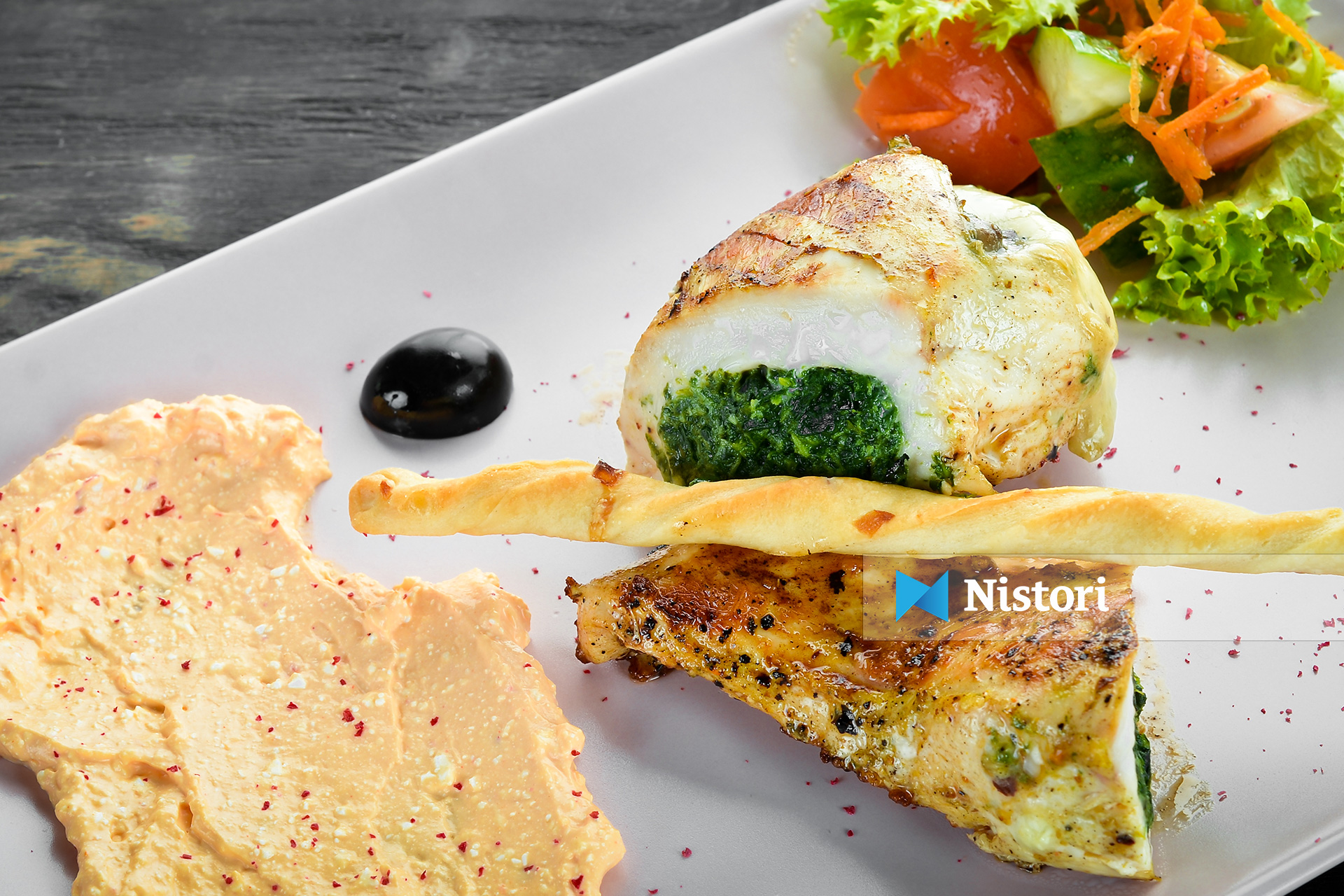 Fileto pule me salcë kosi dhe spinaq – Nistori