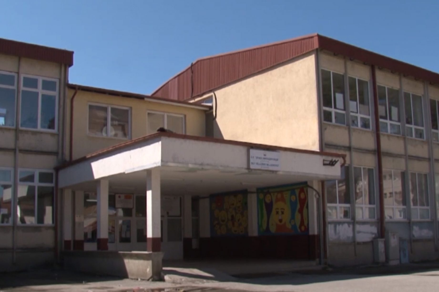 Shkolla fillore më e madhe në Strugë, funksionon pa pedagogë shqiptarë ...